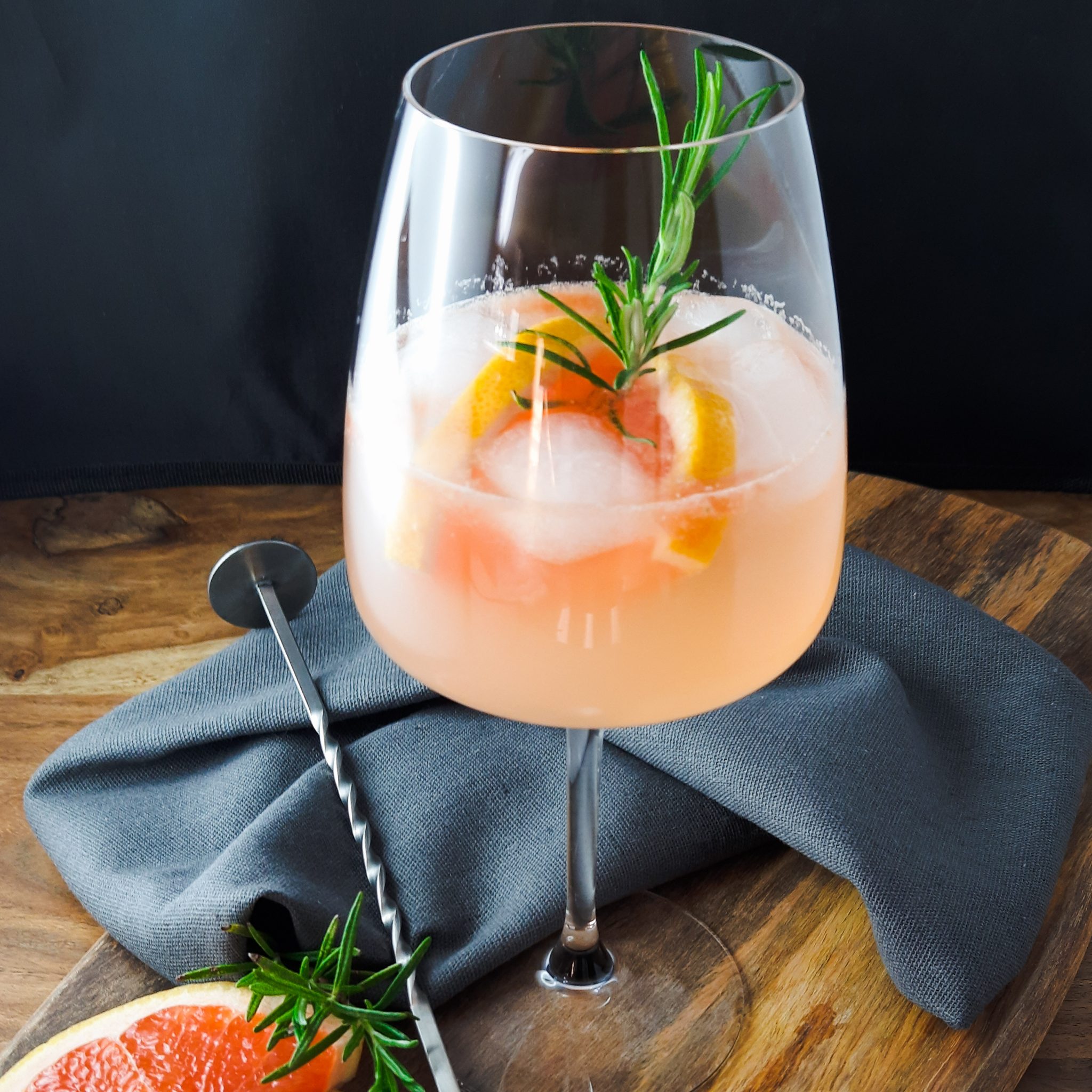 Pink Tonic mit Grapefruit & Rosmarin mit fruchtig herber Note